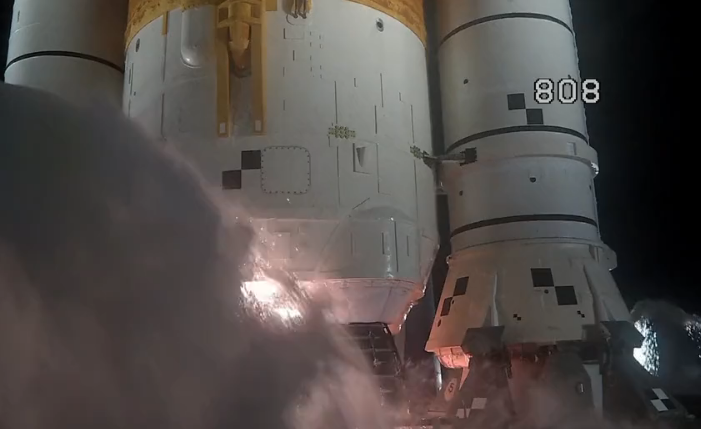 Sagai me butuki tale na vula -Nasa’s Artemis Moon rocket lifts off ...